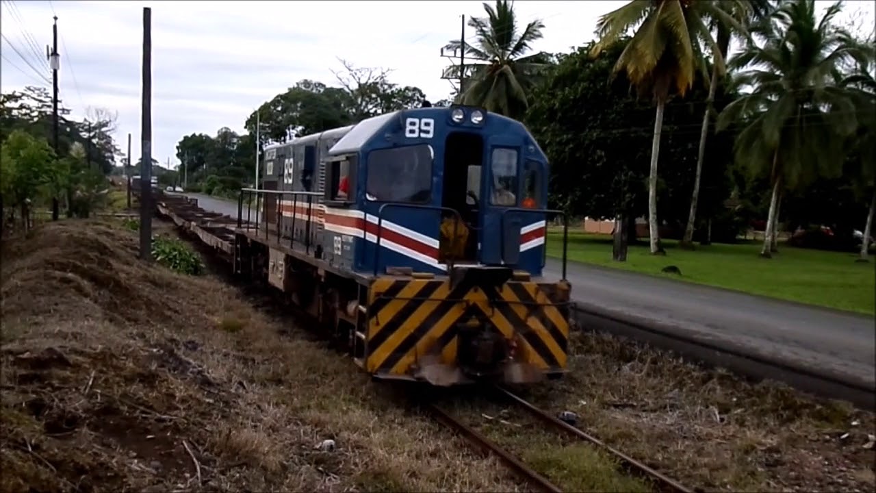 Locomotora 89 del INCOFER partiendo de Arcelor Mittal rumbo Moín, Limón ...