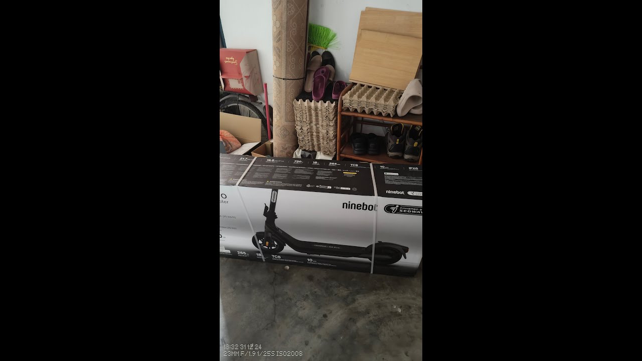 Unboxing Ninebot E2 Pro - YouTube