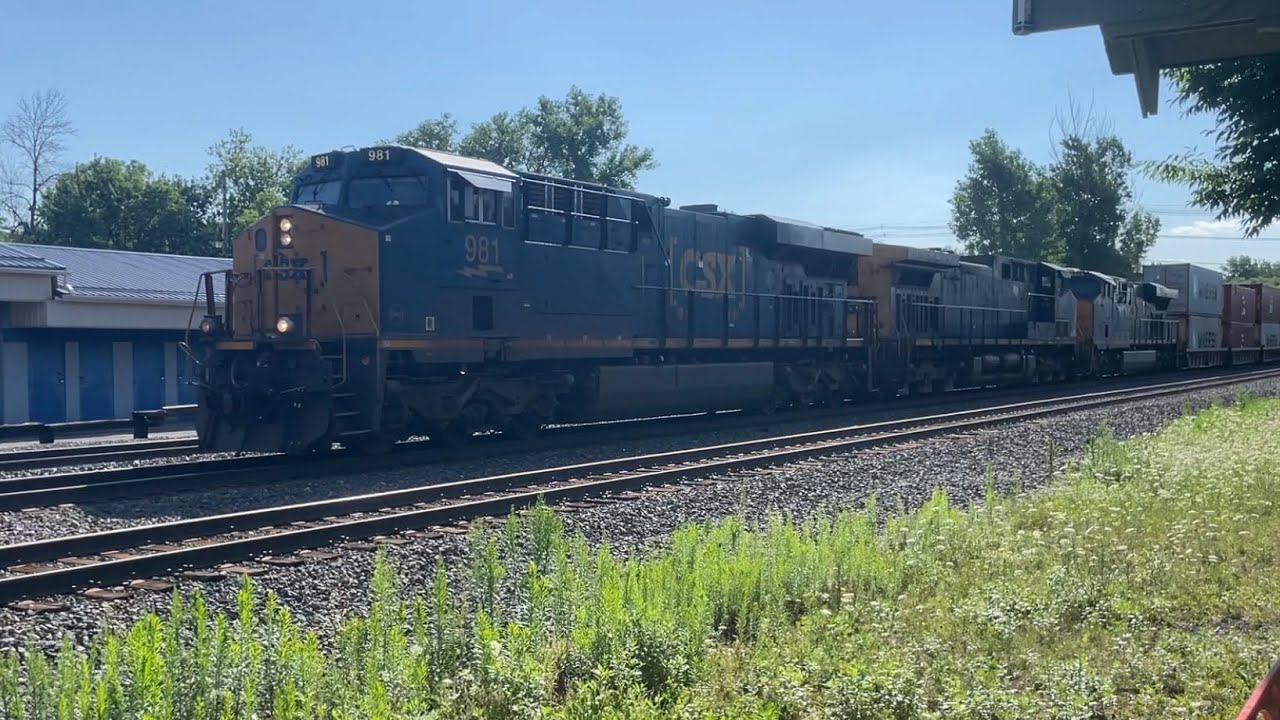 CSX 981 leads intermodal in Fairport New York 7-25-22 - YouTube