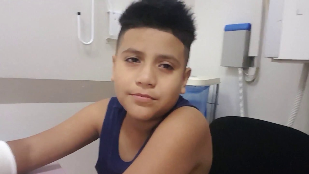 SE QUEBRO LA MANO JUGANDO SOCCER - YouTube