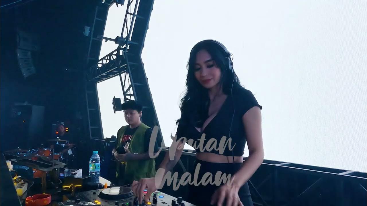 DJ BEIBI JULIUS PERFOMANCE ( ENDING PARTY HEBOH!!!!) @MAXY GOLD MADIUN - PART 4 - YouTube