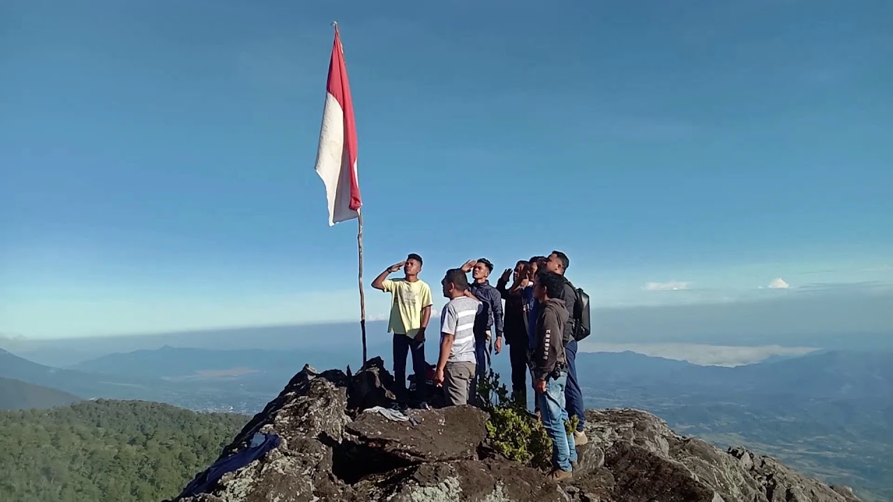 Trip ke Puncak Gunung Ranaka Nampar Nos# - YouTube