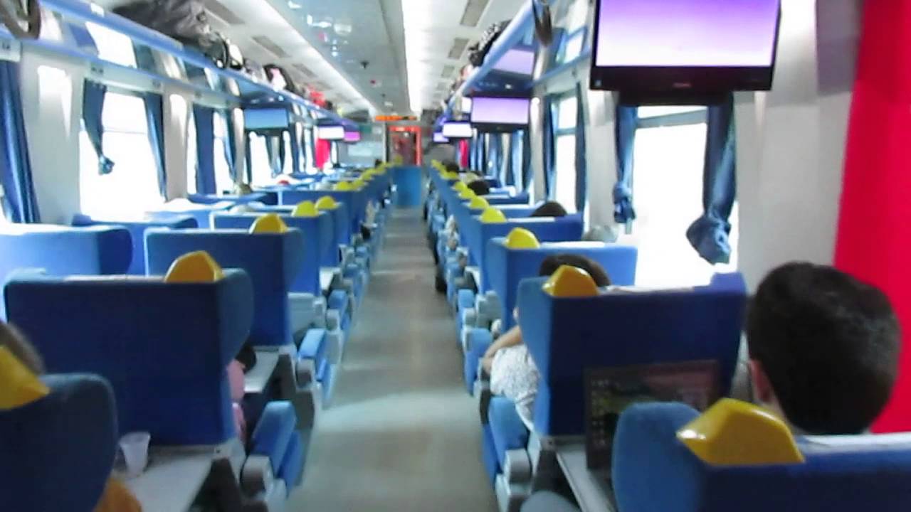 Walking through wagons in Vale's train from Belo Horizonte to Vitória ...