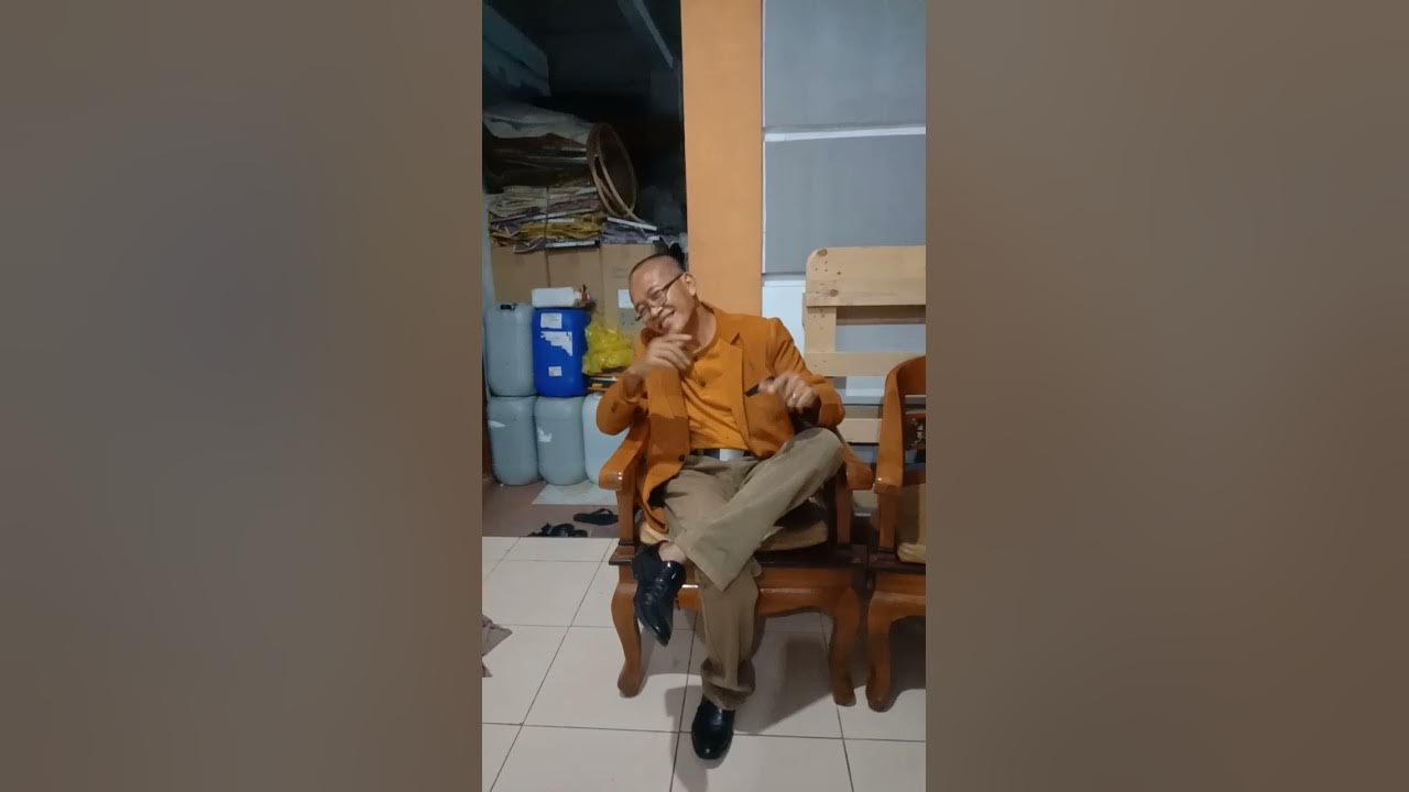 Lagu Sunda (dua lalaki) #Kang Gun - YouTube