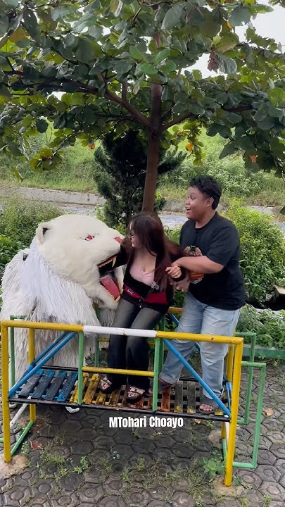 Lagi asik pacaran tiba-tiba ceweknya digigit can macanan - YouTube