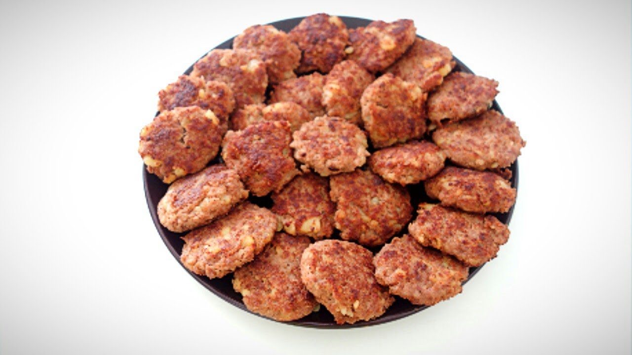Qofte me patate dhe mish te grire, receta suedeze per qofte te buta,e ...