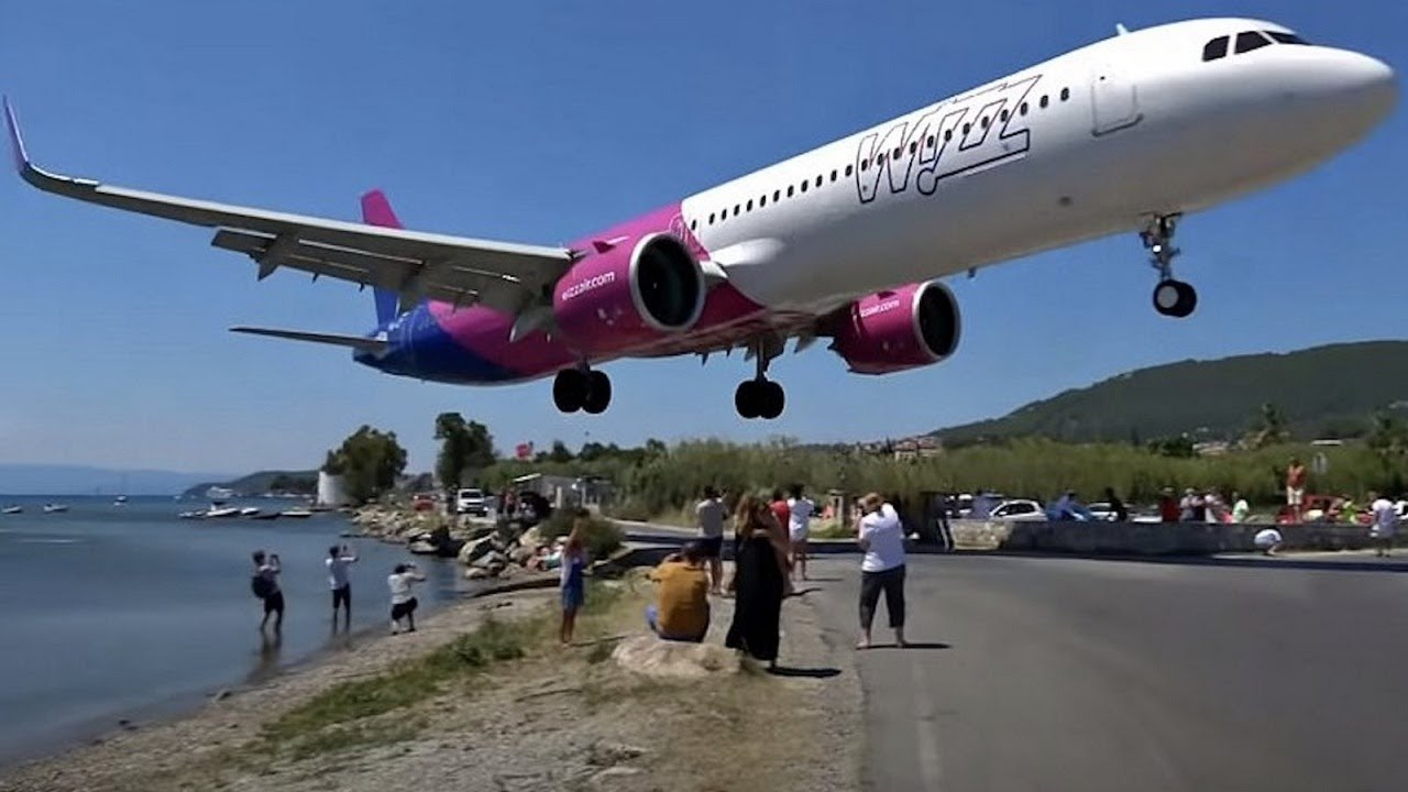 30 Unbelievable Aviation Moments Caught on Camera - YouTube