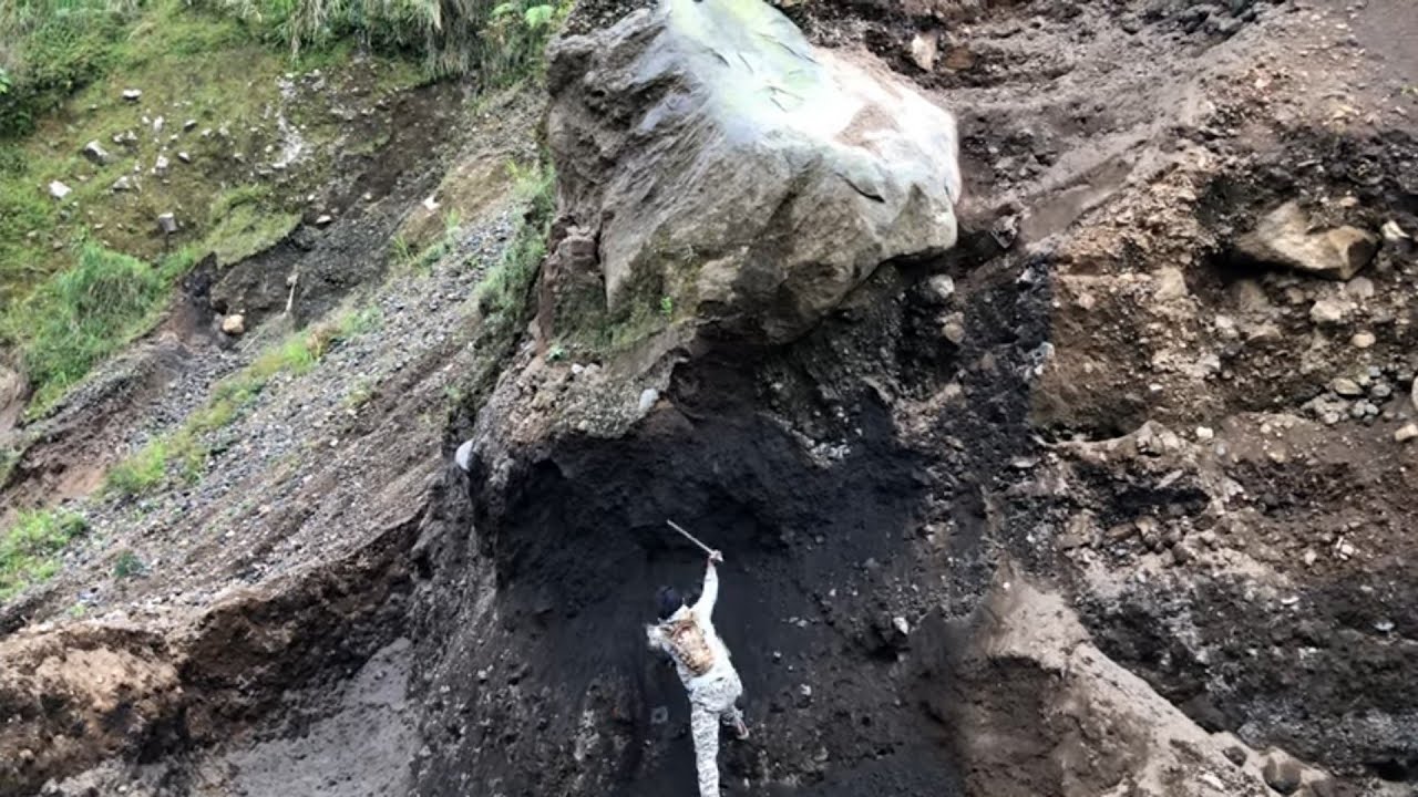 very crazy..!!! the act of dropping rocks is very dangerous - YouTube