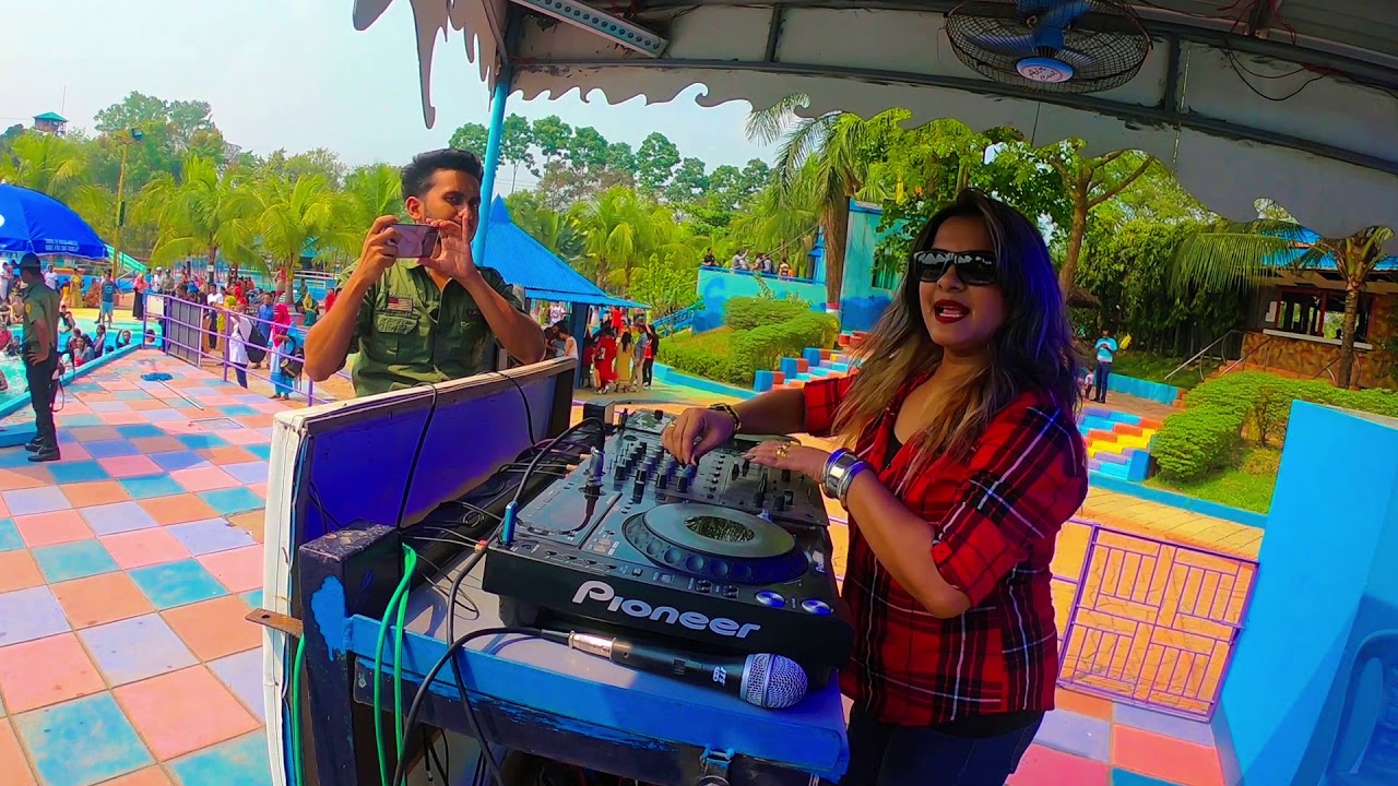 dj sumi live at nandan park - YouTube