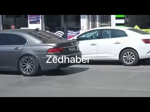 Konya  Polisinden insanlık Yaşlı Adamı Kucağına  Alıp Yolun Karşısına  Geçirdi