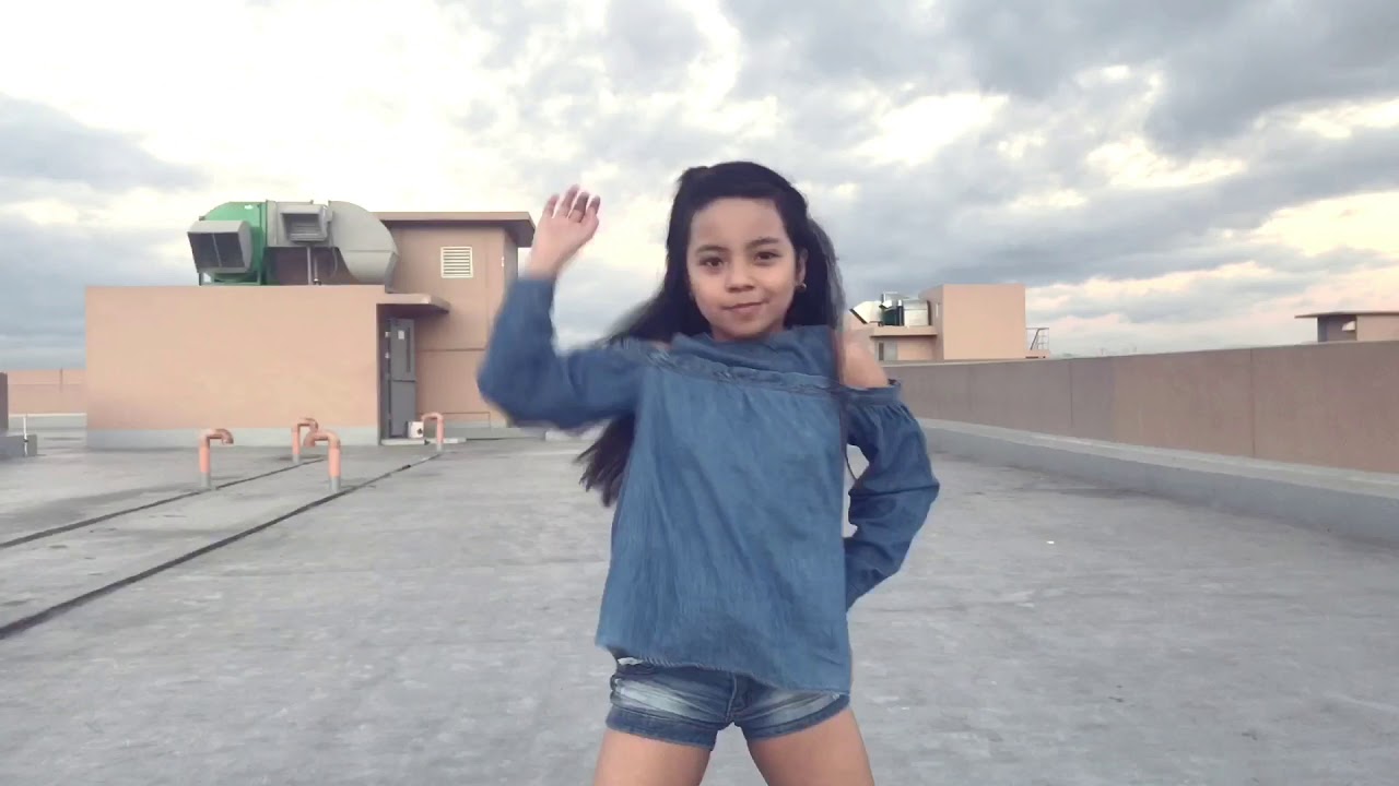 Erika Clemente #TakiTaki Dance! - YouTube