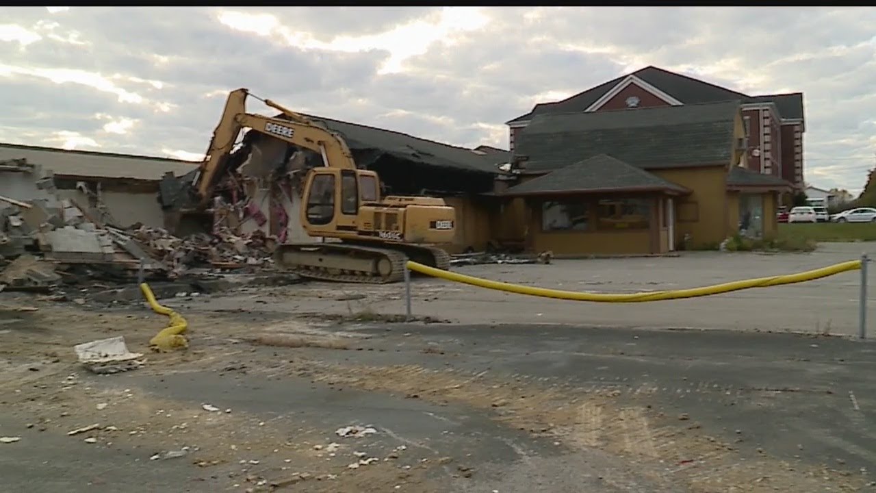 Canfield fire damaged plaza comes down - YouTube