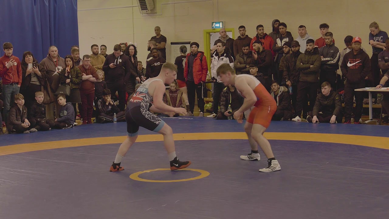 Adam Berry v Nathan Livesey - YouTube
