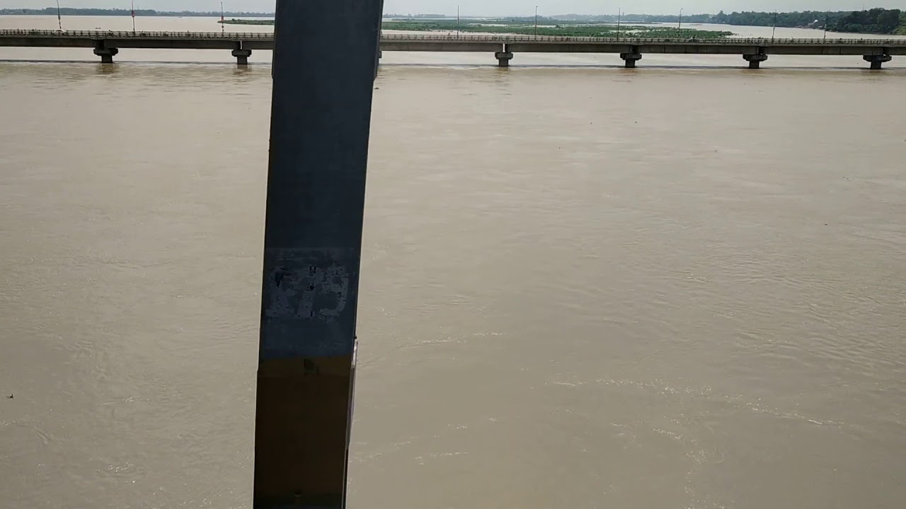 Ganga at kanpur railway bridge - YouTube