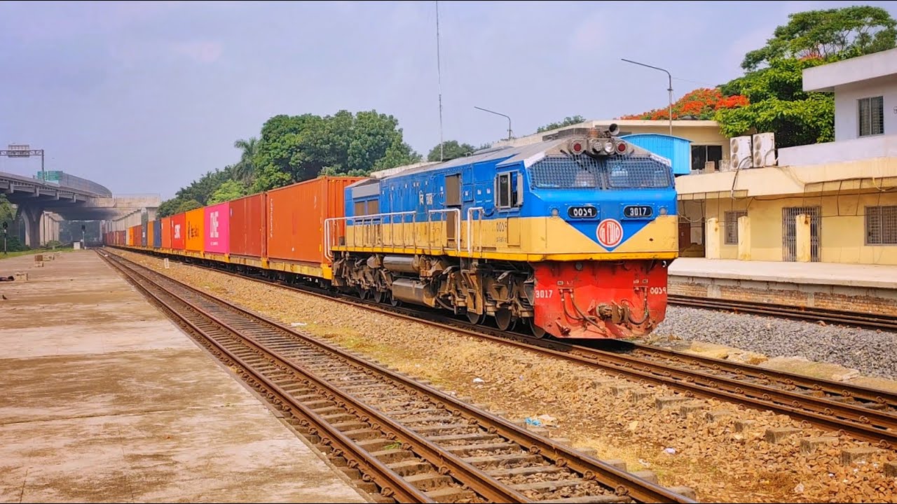 Biggest Freight Train crossing Cantonment Railway Station || BFCT ...