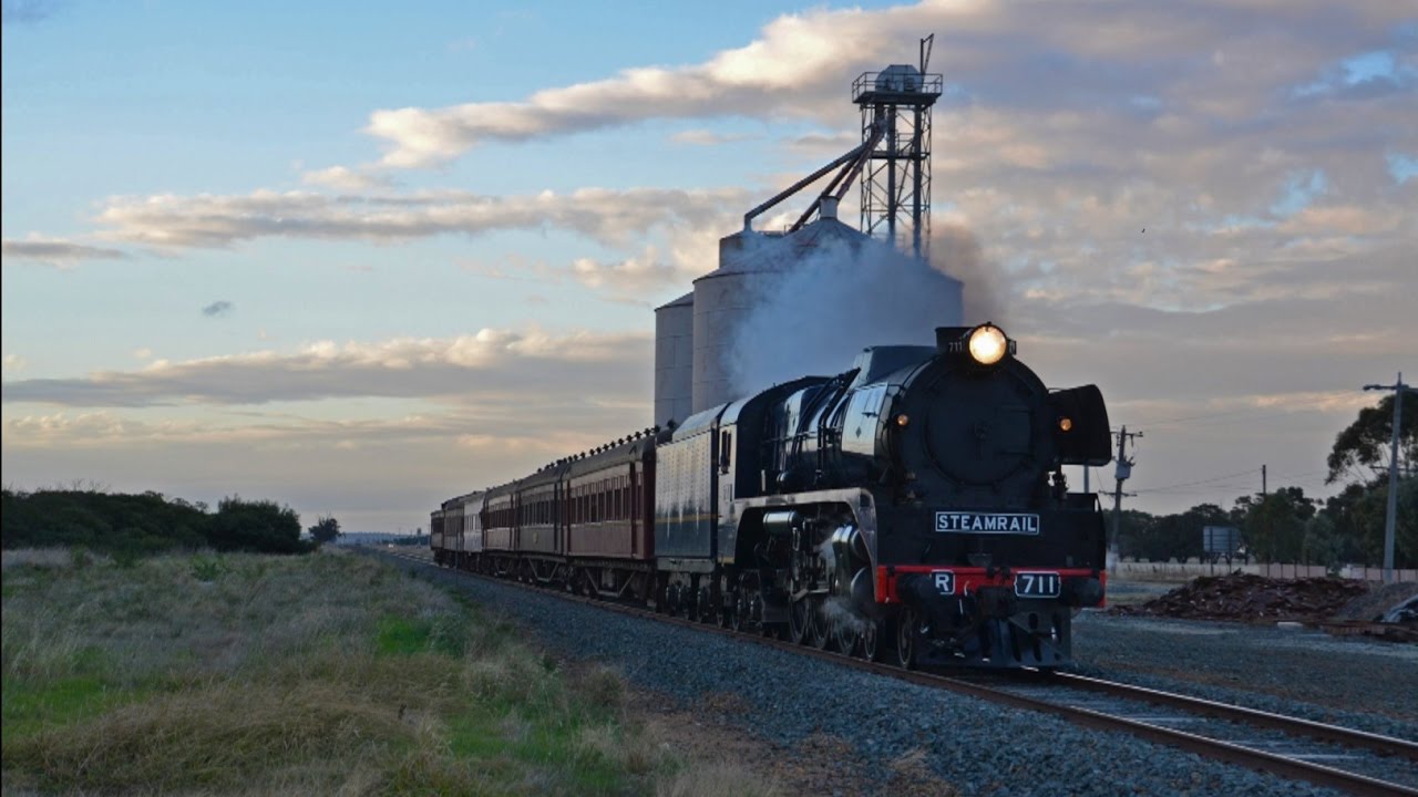Steamrail Victoria's "Swan Hill Overlander" with R711 "Spirit of ...
