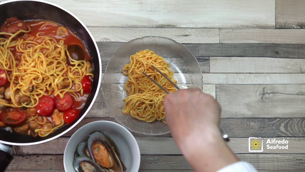 Retete Alfredo Seafood - Paste cu scoici verzi & midii - YouTube