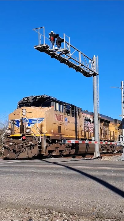 GEVO/ACe/GE/EMD! UP #7483 leads a semi slow EB UP M-LIEW28 out of Livonia, Louisiana!!! - YouTube