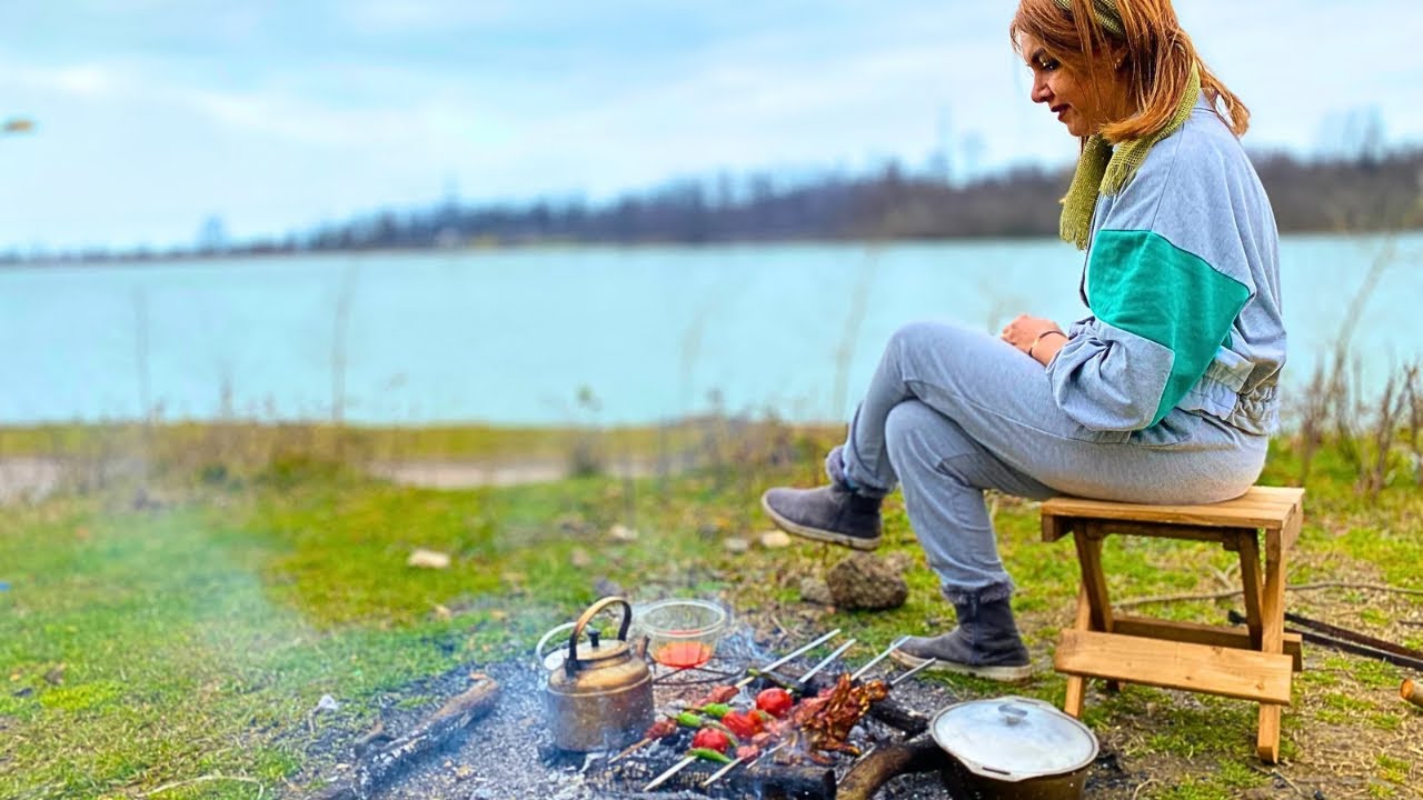 🥩 | An extremely delicious persian lamb chenjeh kebab by the lake - YouTube