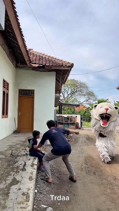 Bapaknya Nabil di kejar can macanan di tolongin Nabil bawa golok - YouTube