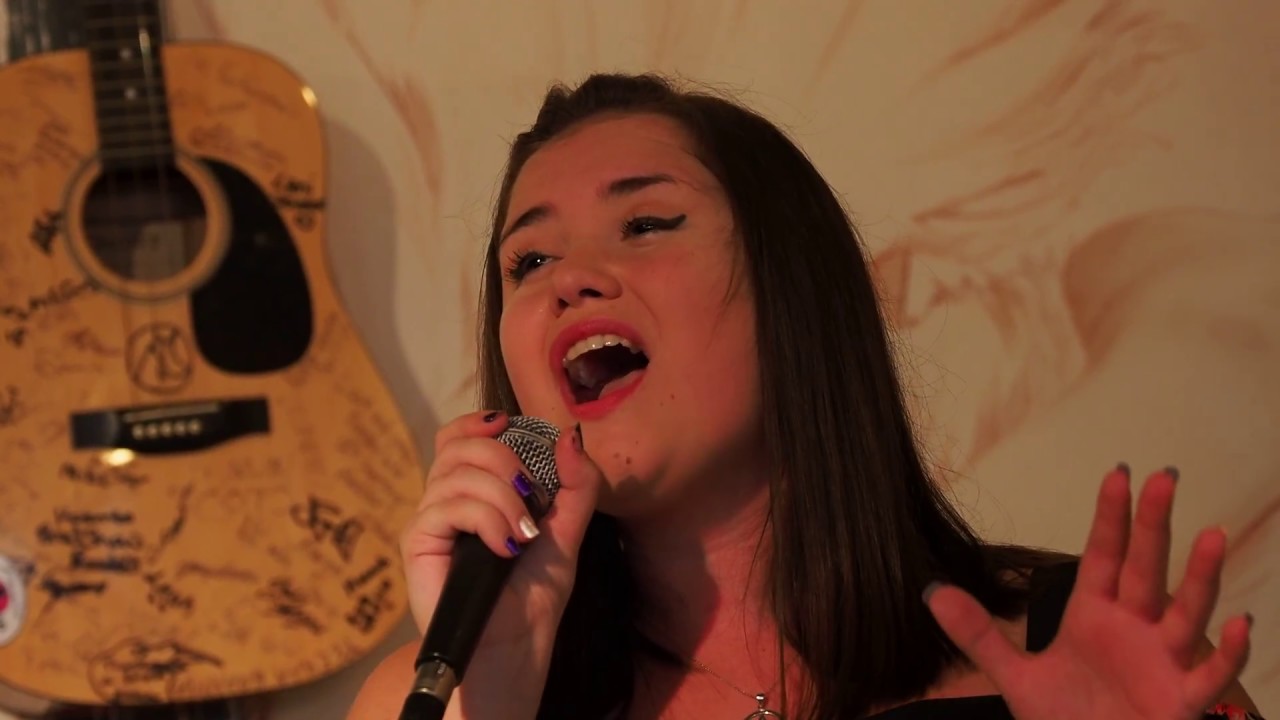 Paige Brooker @ Jags at 119 The Festival Sessions 21st August 2018 4K ...