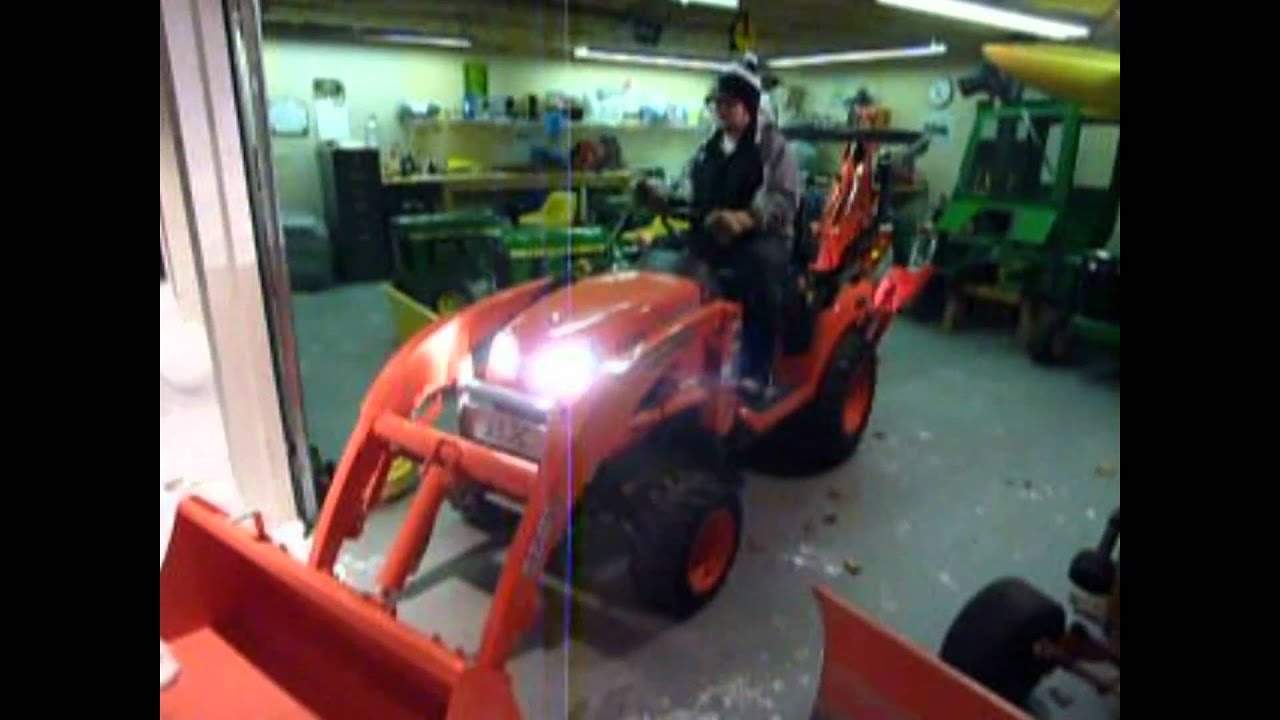 KABOTA TRACTOR COLD START / SNOW PLOWING - YouTube