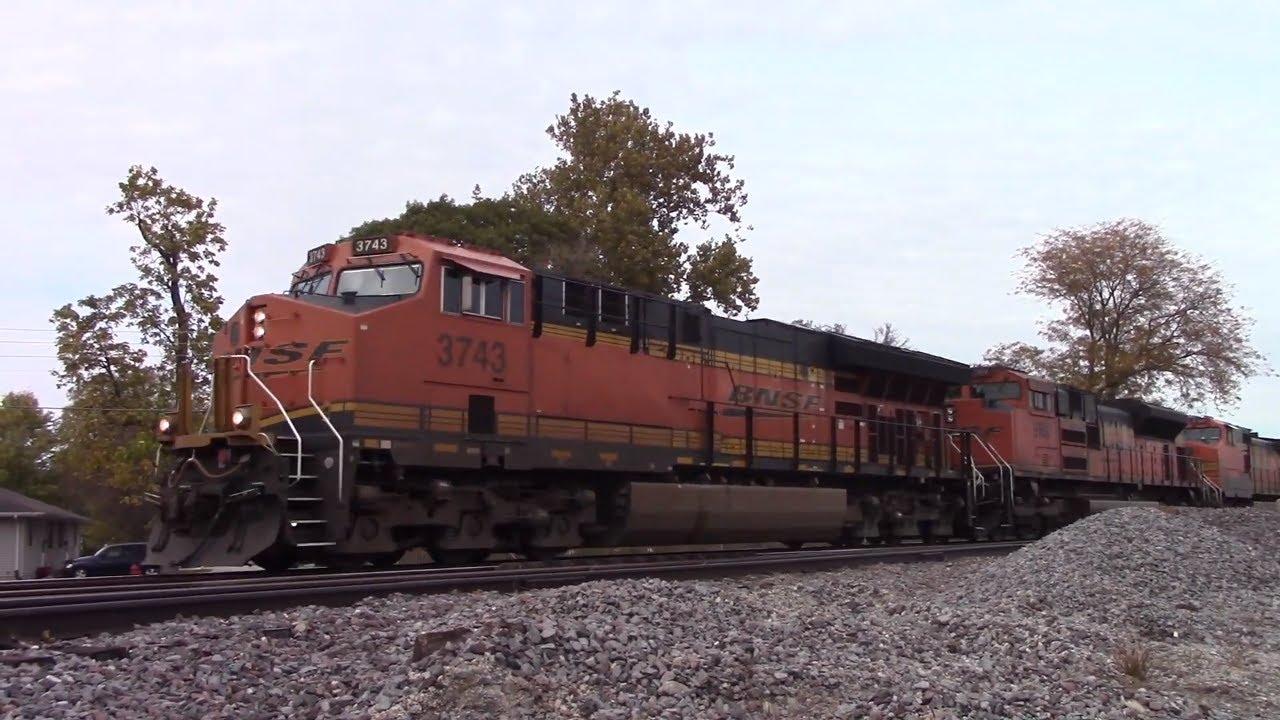 GE K5HL on BNSF 3743 West in Coal City, IL 10/21/20 - YouTube