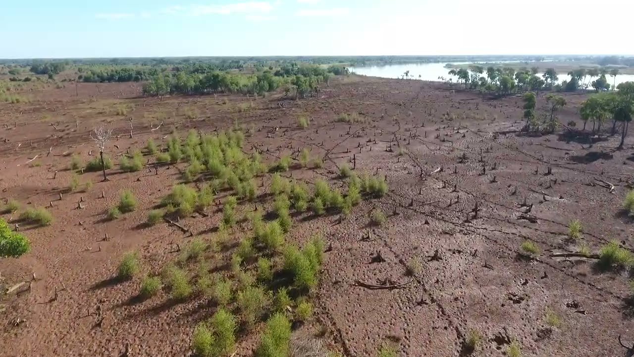 Terre dévastée - YouTube