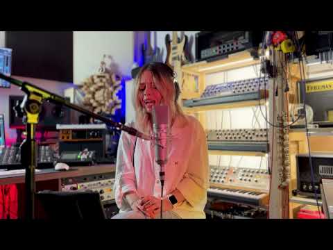 Julia Kantonistova - Don't Watch Me Cry (Jorja Smith cover) live