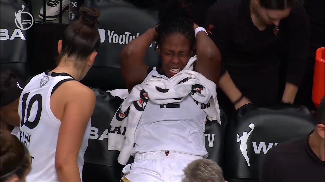 🤕😳 "MY FOOT POPPED" DEVASTATING Injury To Chelsea Gray! | WNBA Finals ...