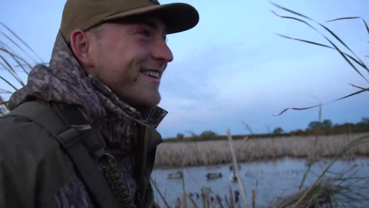 Day 2 of Duck Hunting Season - Collegiate Waterfowl Tour - YouTube