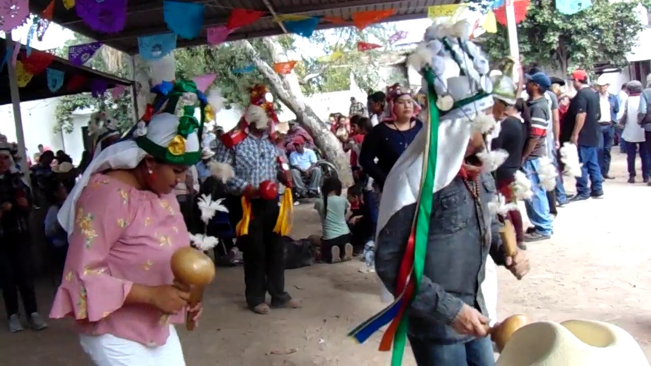 Danza de matachines en la Iglesia de pueblo viejo navojoa sonora - YouTube