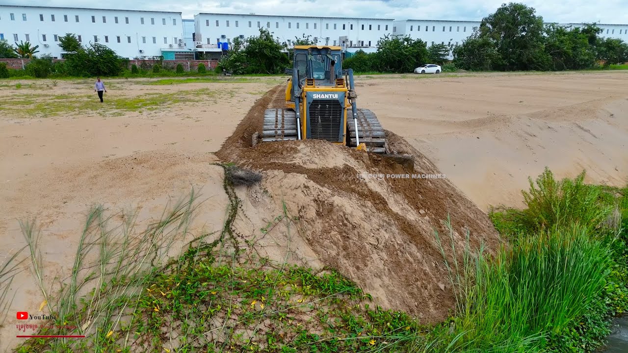 Amazing Dozer Push Mov Sand In WATER Suddenly Landslide In DEEP WATER ...