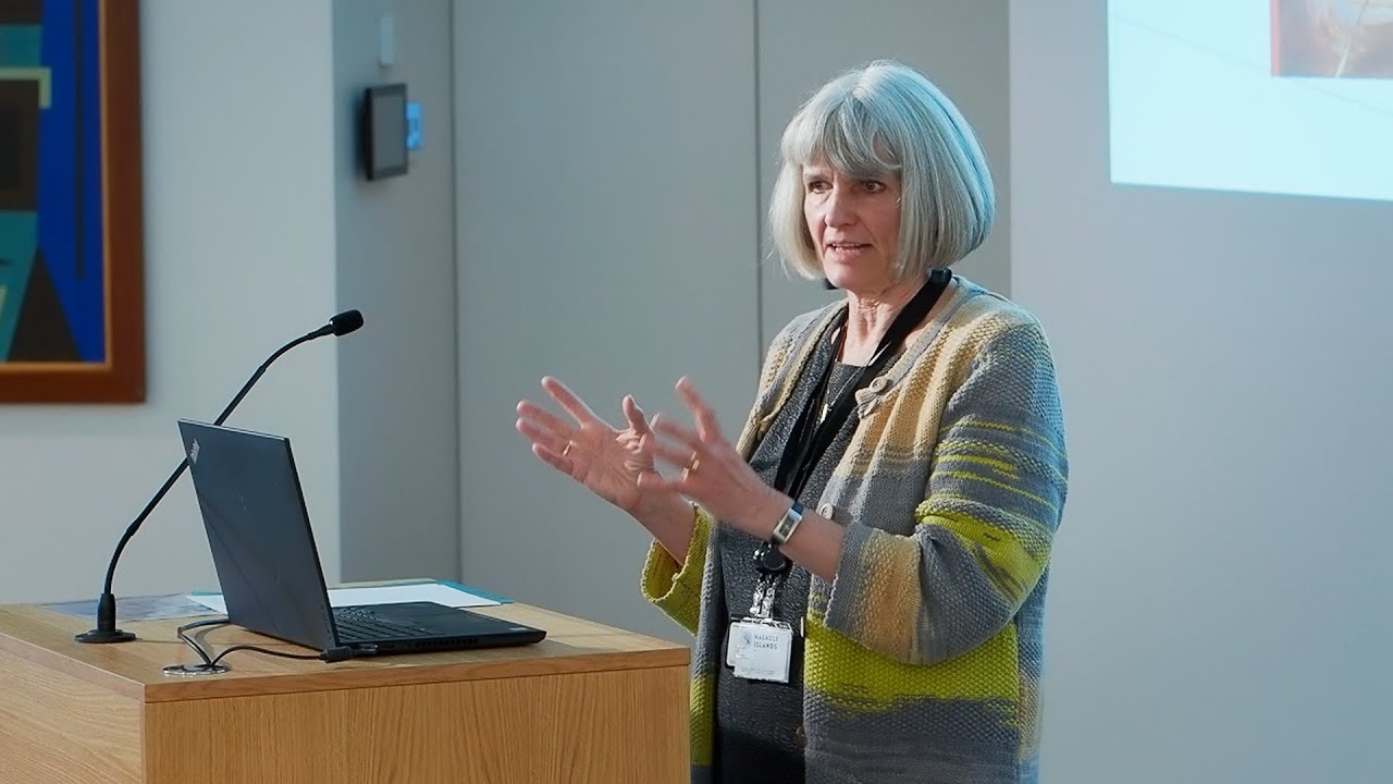 Carolyne Larrington fyrirlestur. - YouTube