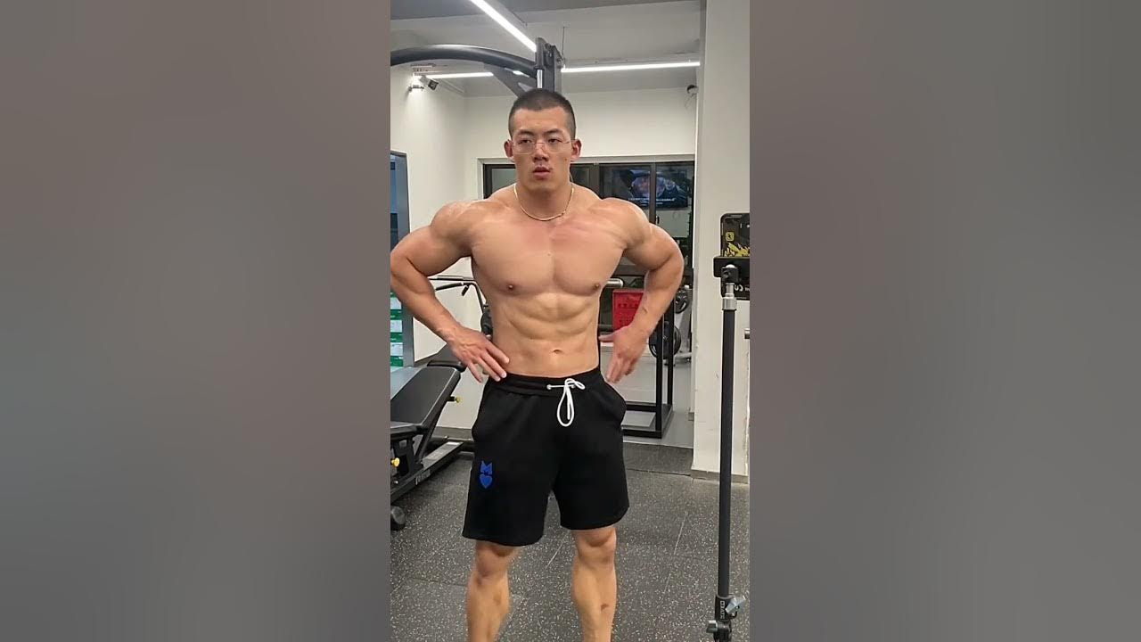 Chinese famous bodybuilder Xia Shengjie/muscle Asian/muscle boy中國健身網紅夏勝傑，可愛的臉加肌肉身材 - YouTube