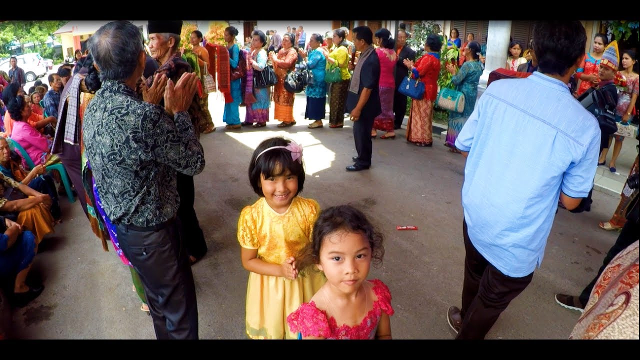 Michelle Ikut Manortor 😁 - Gondang Pernikahan Arang Arang Dairi | Batak ...