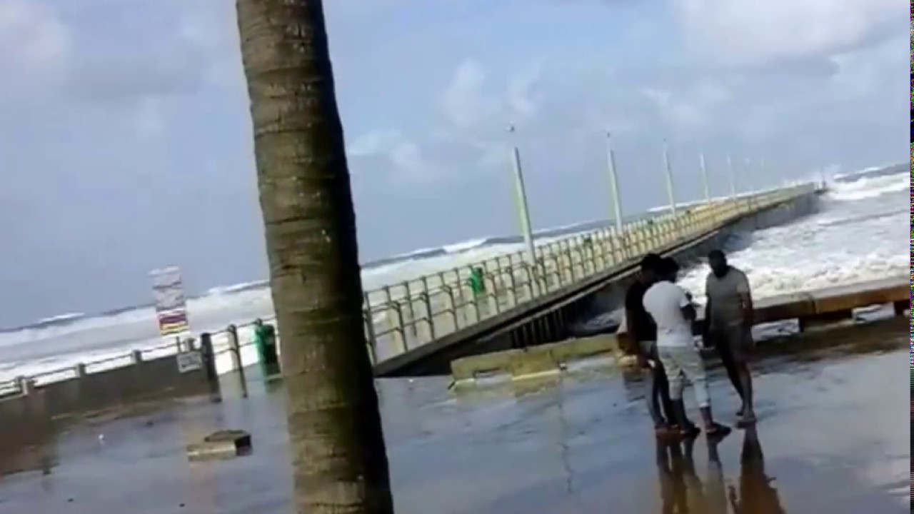 TSUNAMI (mini) AT DURBAN #South beach on 12/03/2017 - YouTube