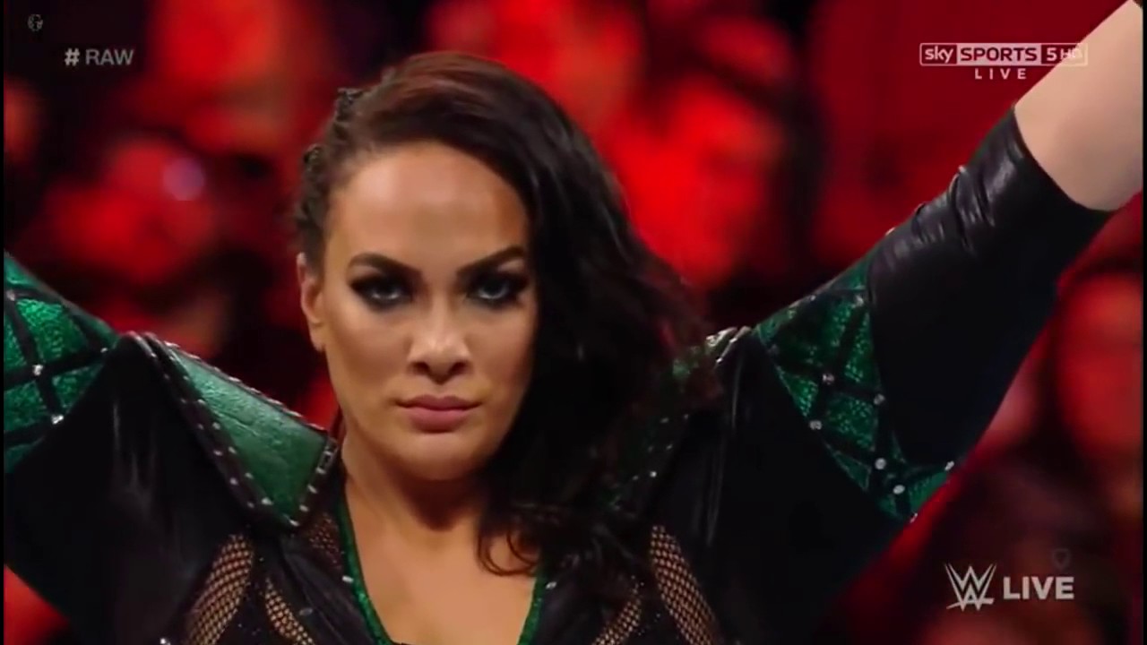 WWE Raw 1/23/17 Nia Jax vs Ray Lyn + Sasha Banks attacks Nia - YouTube