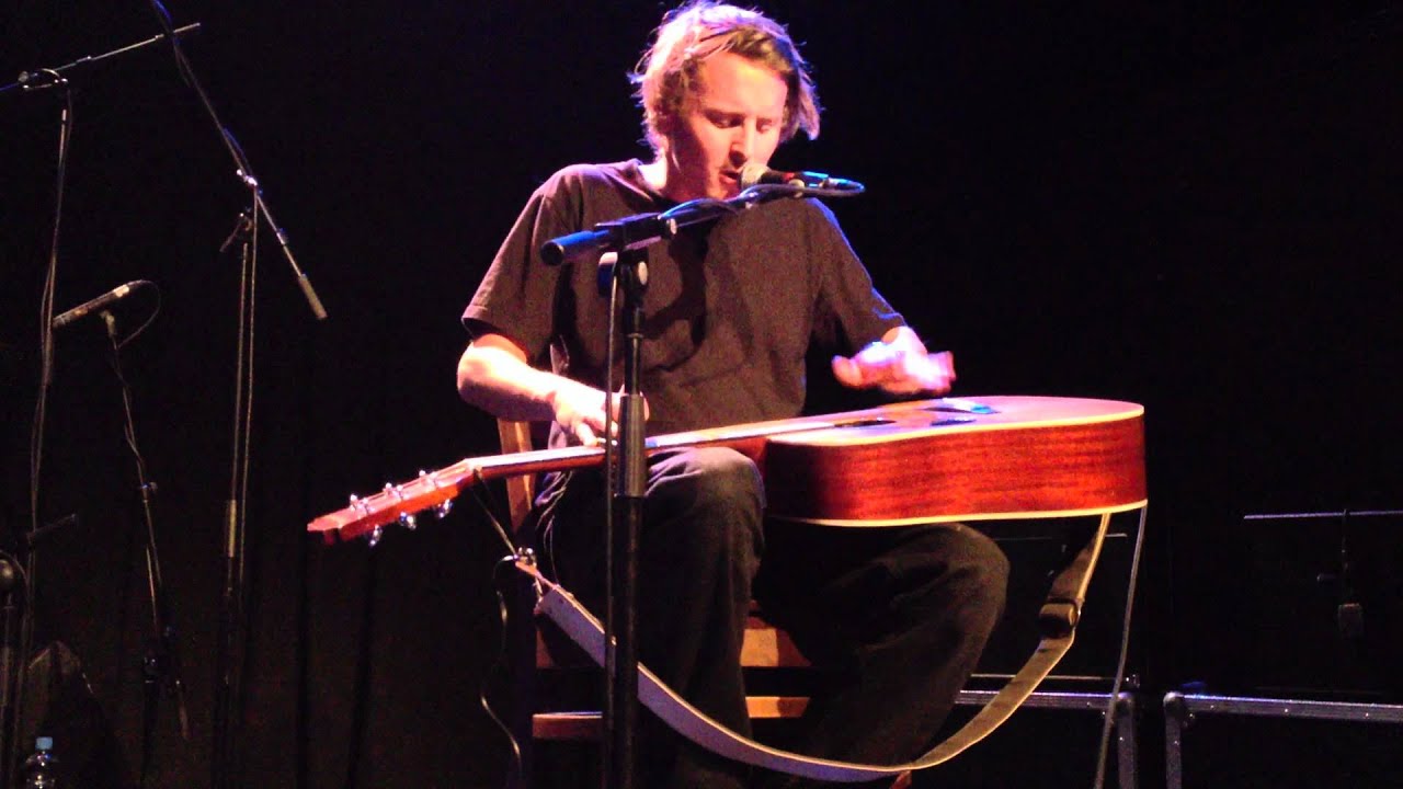Ben Howard - Depth Over Distance (live in Frankfurt 22.11.11) - YouTube