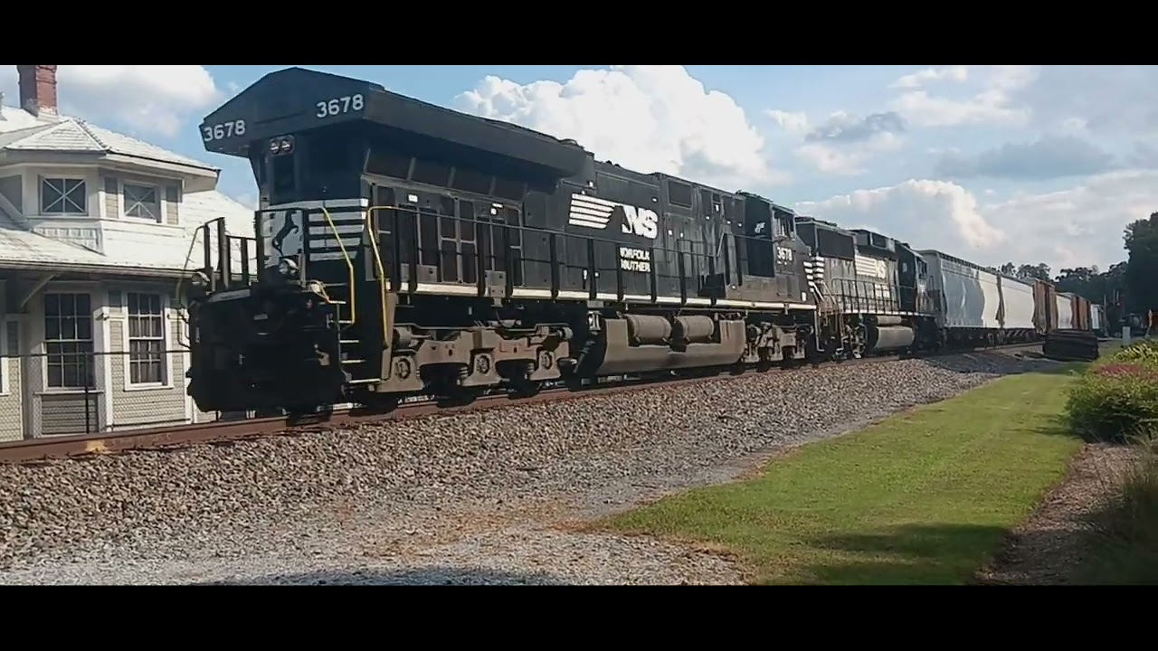 NS P72 NB with NS 3678 ET44AC and NS 7106 GP60 - YouTube