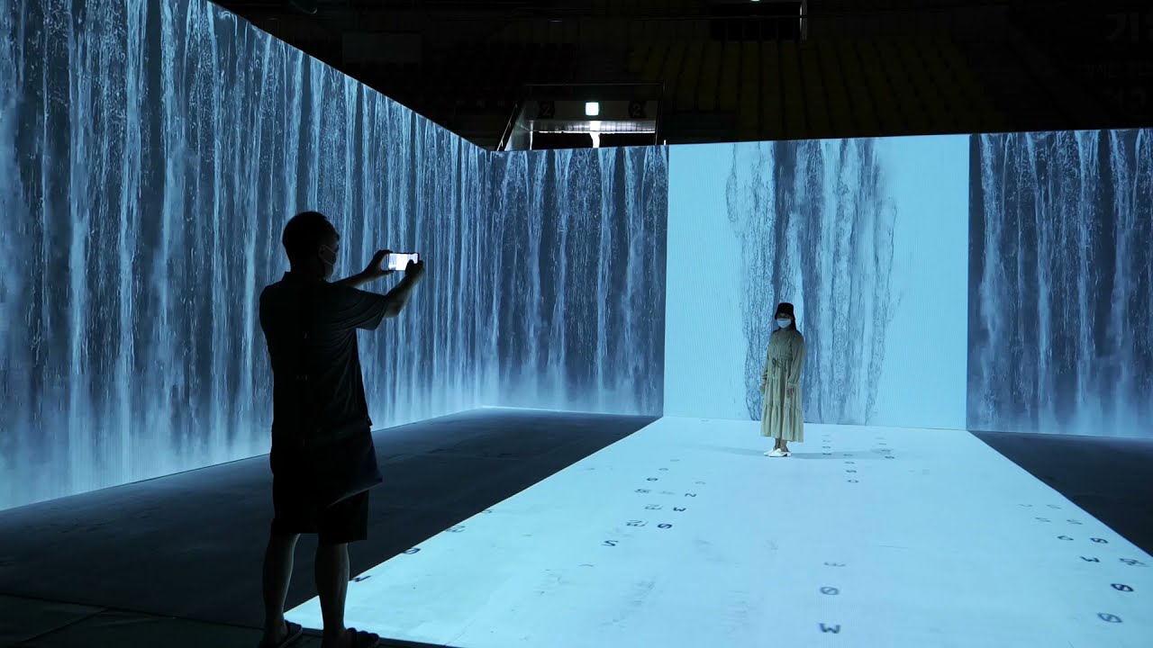 프로젝션 맵핑 전시 - What for? (waterfall, projection mapping) - YouTube