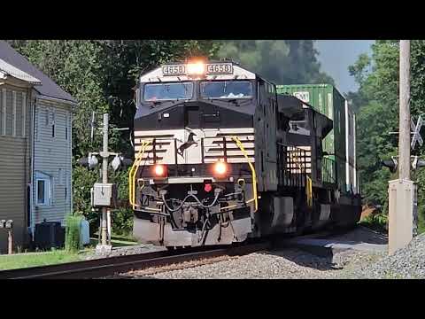 NS 4658 Leads NS 1006 NS 1109 NS 8075 on NS 27A Passing Through in Boyce VA - YouTube