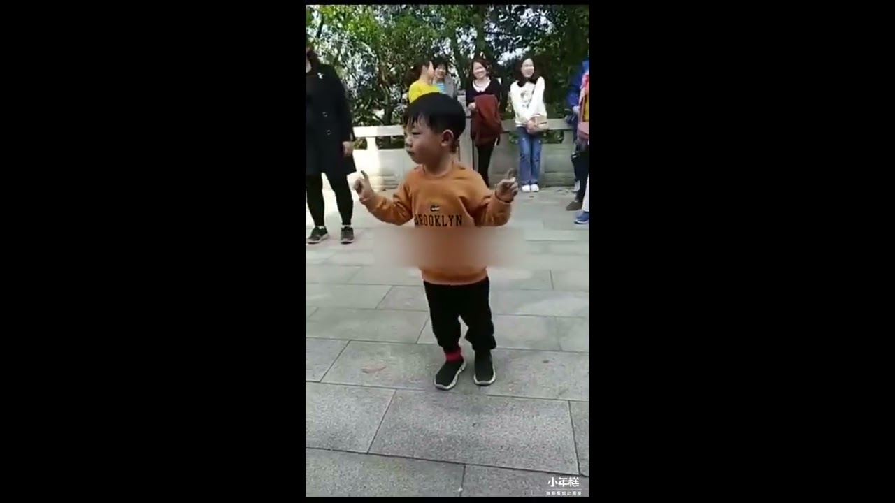 Amazing 4 years old chinese boy shuffle dance - YouTube