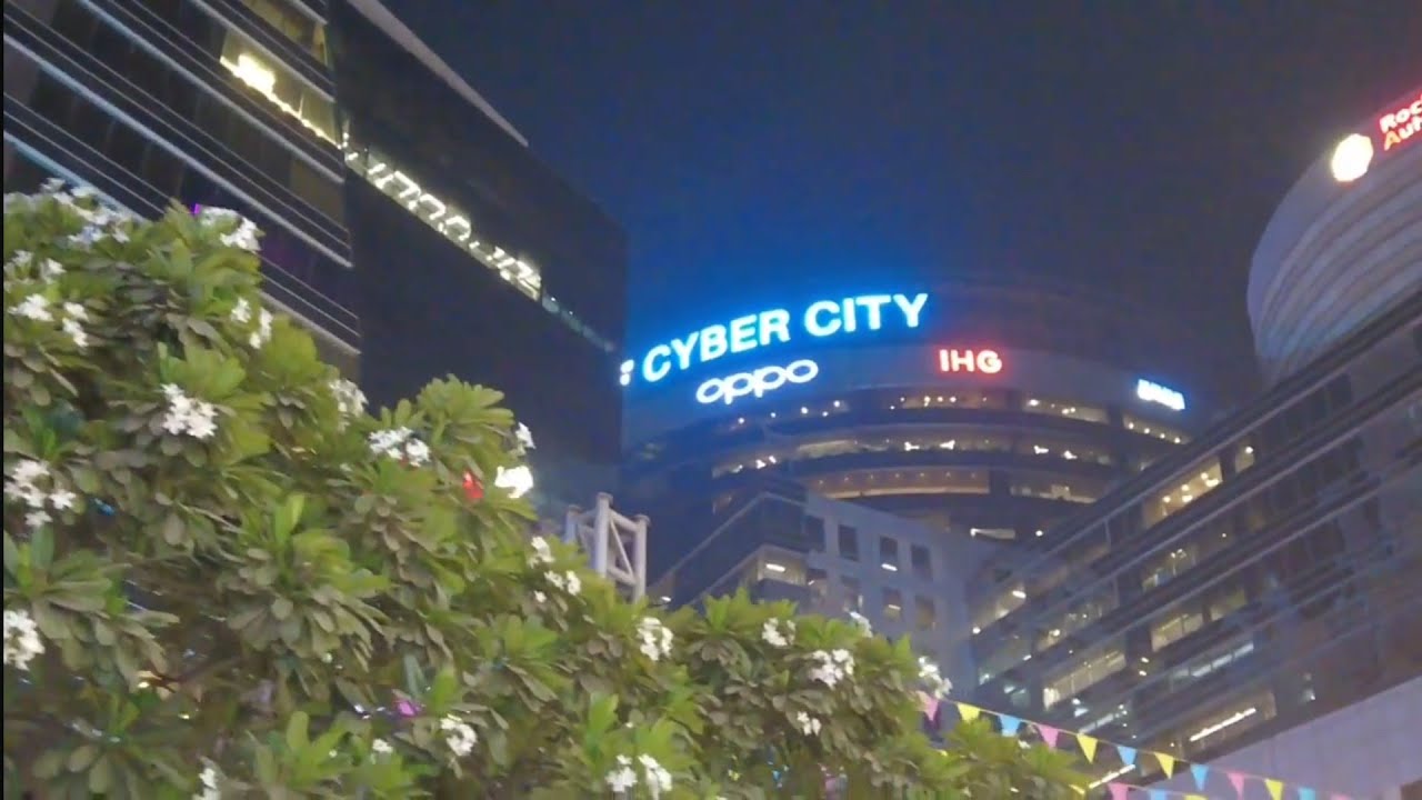 Cyber Hub: the new, modern India - YouTube