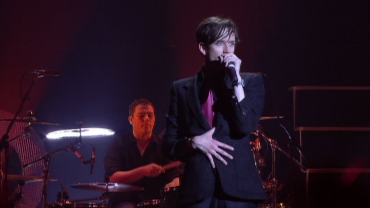 Pulp - Common People (Live at Brixton Academy 95) - YouTube