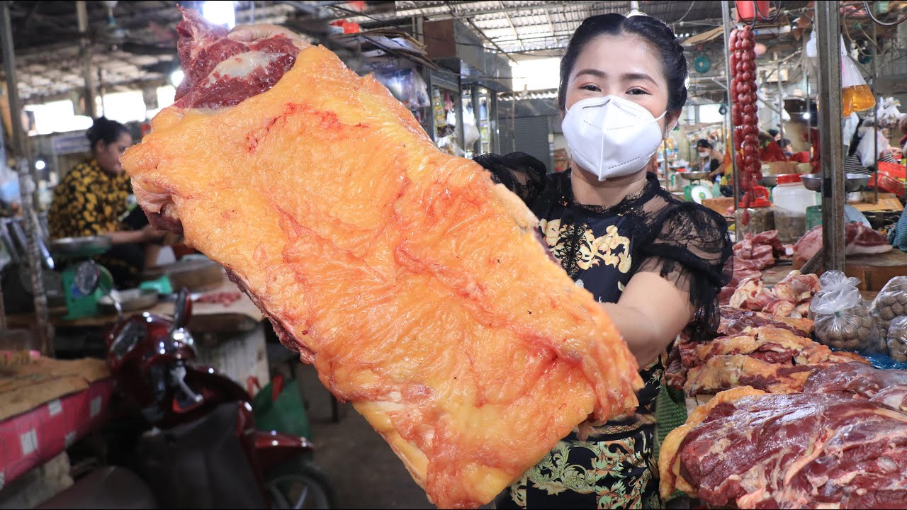 Market show, Special quality beef cooking / Simmer beef in butter ...