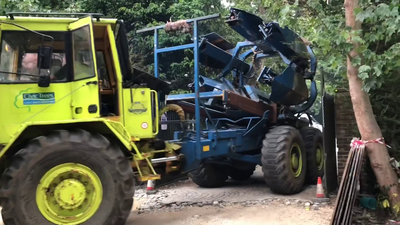 UK’s largest tree spade - YouTube