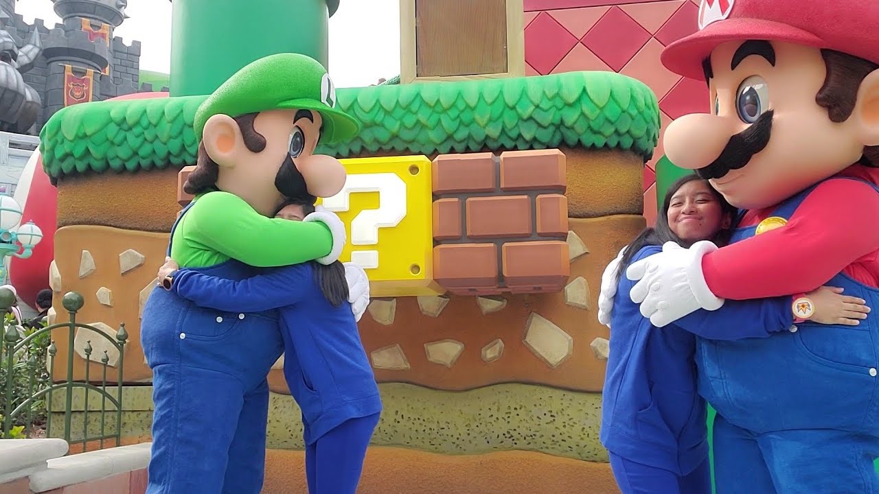 I as Berry Violet hugs Mario and Luigi at Super Nintendo World on March ...