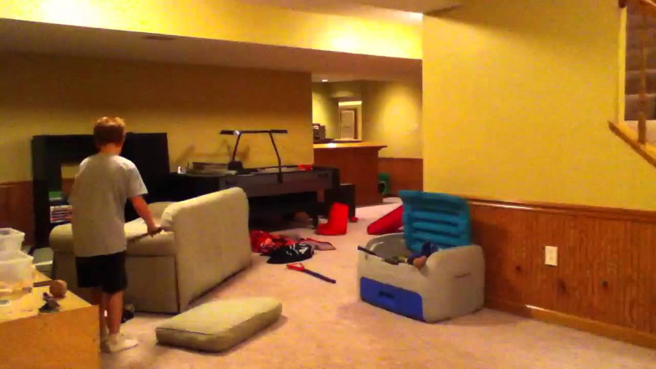 Kids fighting over Xbox remote must see - YouTube