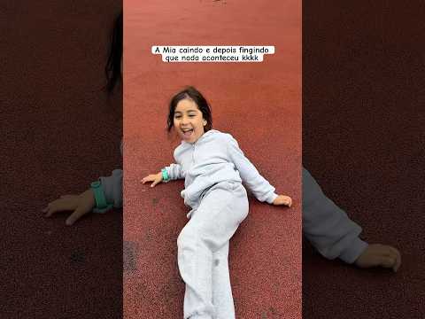 A MIA CAINDO E FINGINDO QUE NADA ACONTECEU KKKKKK
